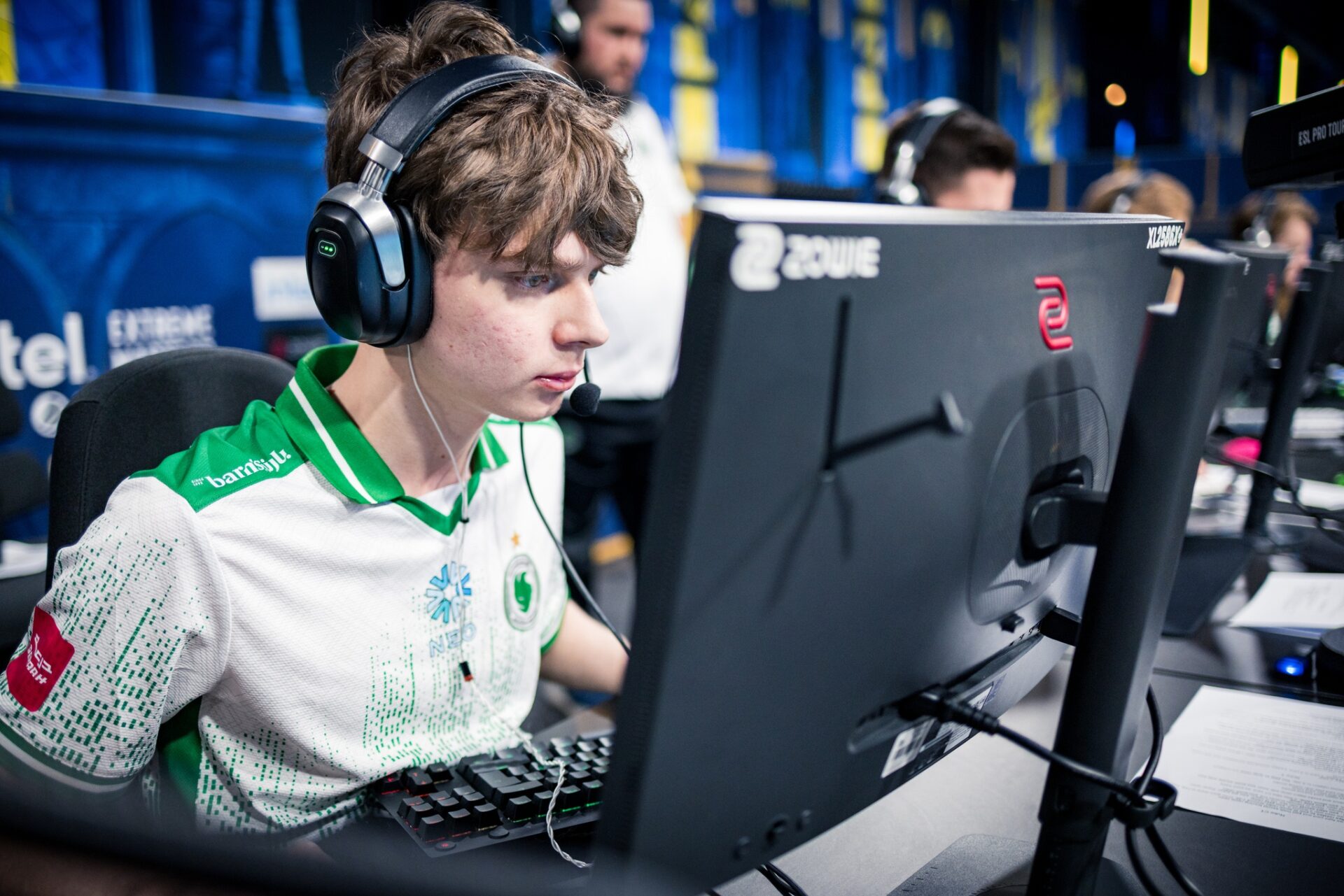 Spirit y Falcons se clasifican para los playoffs de la ESL Pro League S22 con un marcador de 3:0 ...